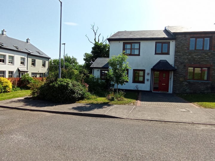Charming Townhouse Off Main Street Dingle - Dingle