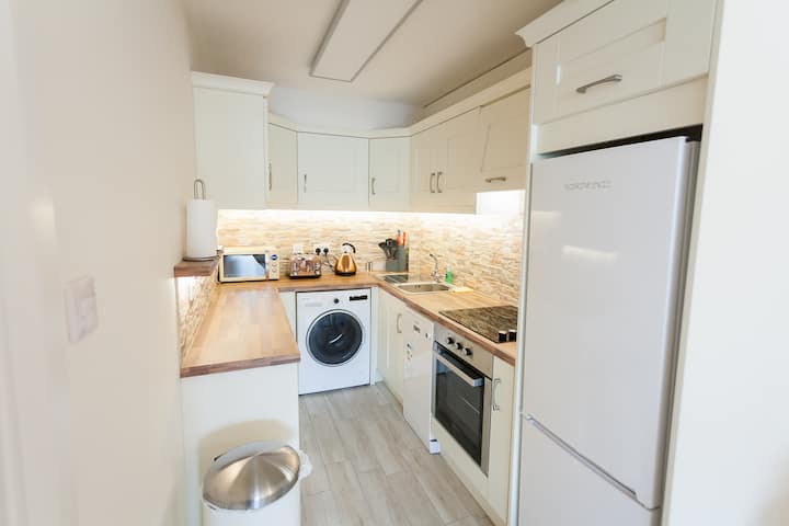 Newcastle Court - Refurbished & Updated July 2025 - Galway