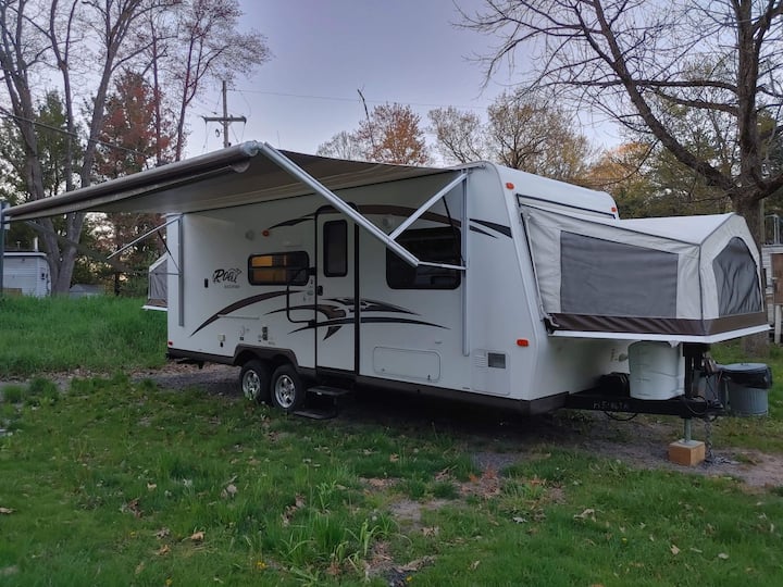 23' Hybrid Sleep 10 Stocked Need Toiletries Pillow - Holland, MI