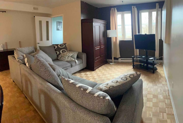 Lovely 3-bedroom / Bel Appartement De 3 Chambres - Varennes