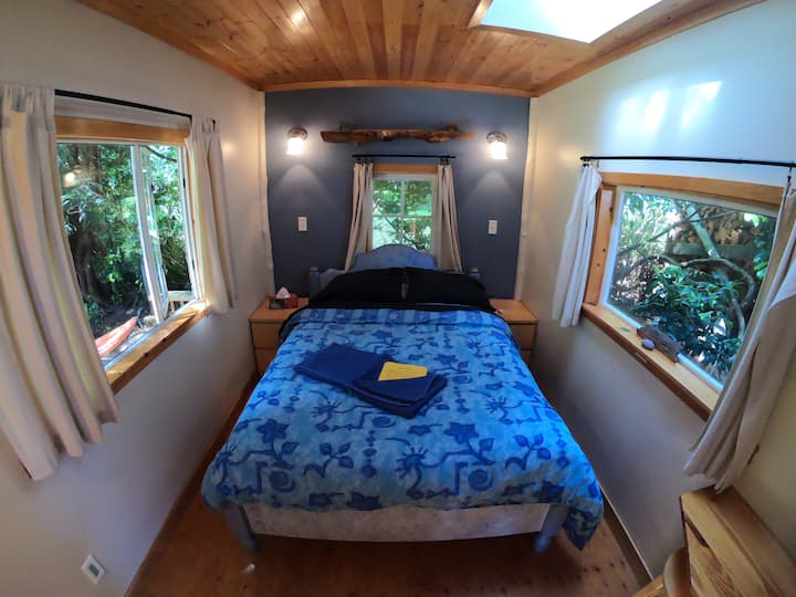 The Cherry Cabin @ Up The Creek - Sunshine Coast