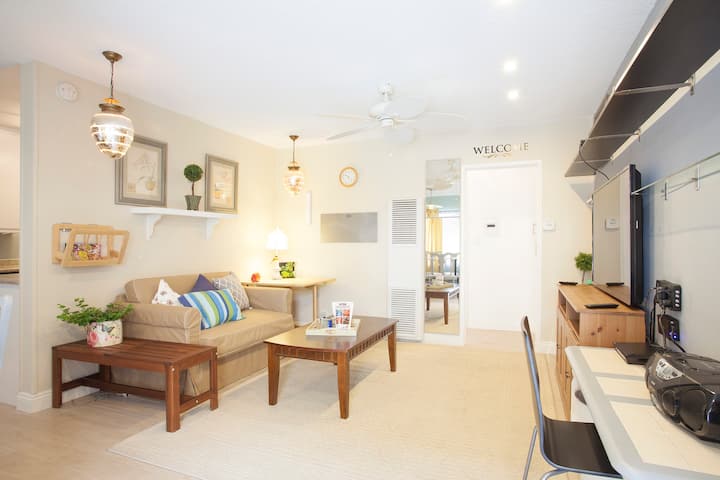 King Bed + Sofa Bed W/ Washer Dryer & Free Parking - Long Beach, CA