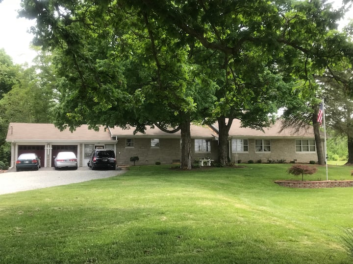 Beautiful Large House State Park Like Setting -Pr1 - Mooresville, IN