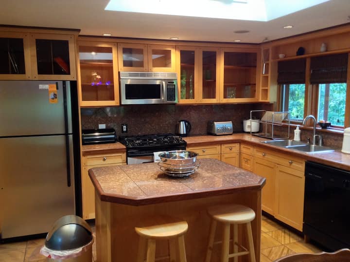 Upscale 2+ Bedrooms Near Downtown And Everything! - Boulder, CO