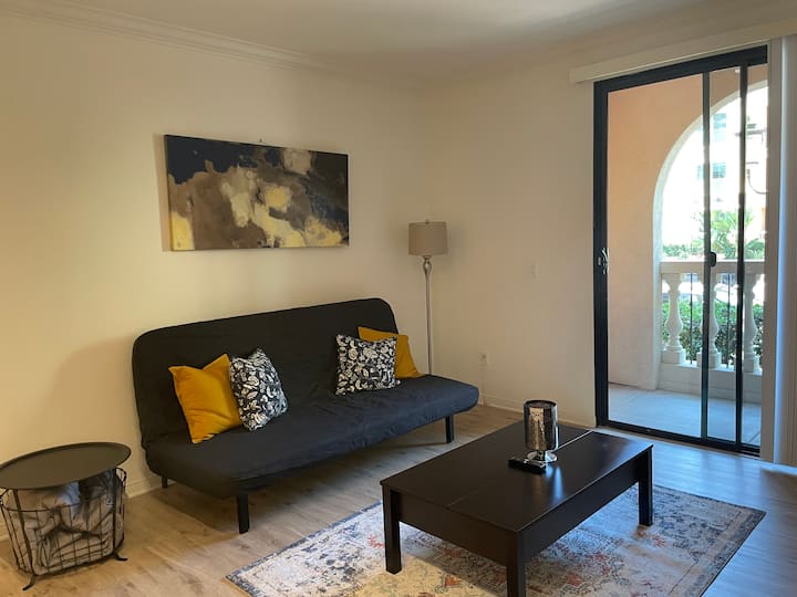 Modern And Cozy At Irvine Spectrum And Disneyland! - Tustin, CA