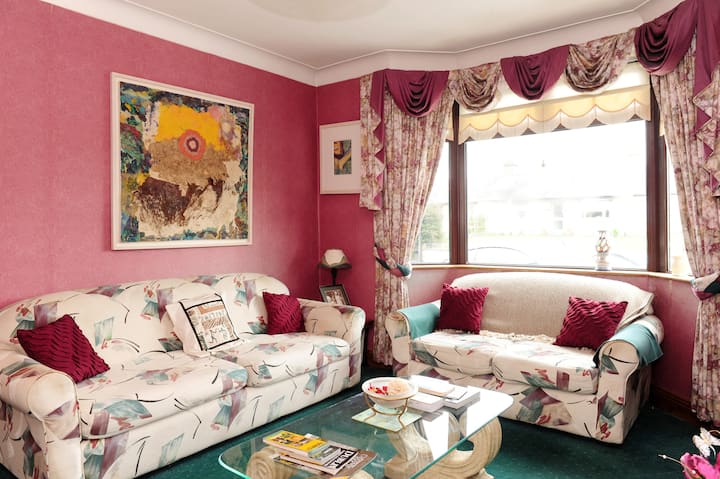 Warm Family Home & Garden In D9 - Swords