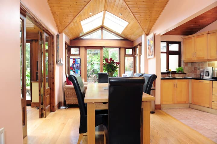 Warm Family Home & Garden In D9 - Dublin