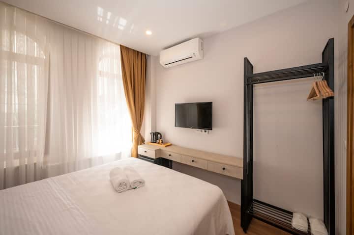 Taksim Suıte Giris.
Town Centre - İstanbul