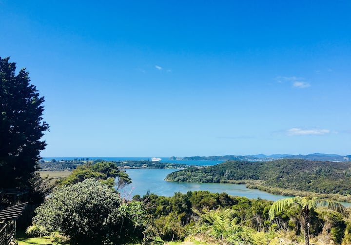 Large Family Home, Gorgeous Views ~ Sleeps 13 ! - Kerikeri