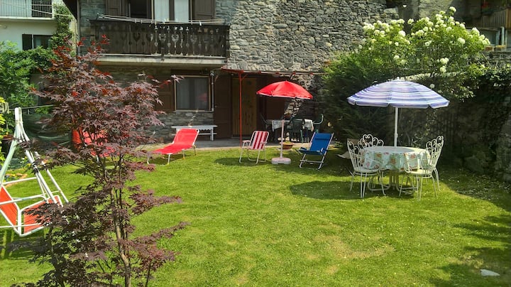 Grande Casa Vacanze Con Ampio E Privato Giardino. - Saint-Vincent