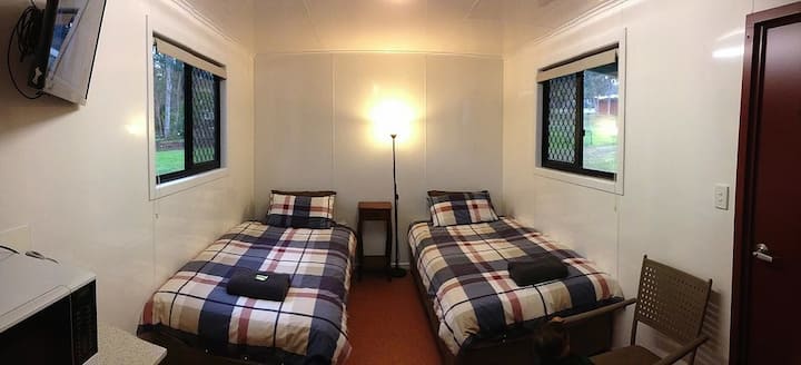 Ravenshoe Studio Apartment, In Town. (Rear). - Ravenshoe