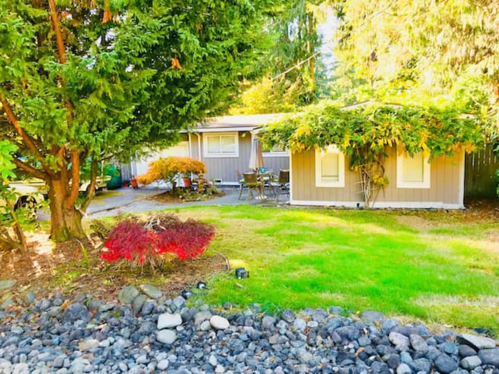 Bungalow With Nearby Public Beach Access. - Redmond, WA