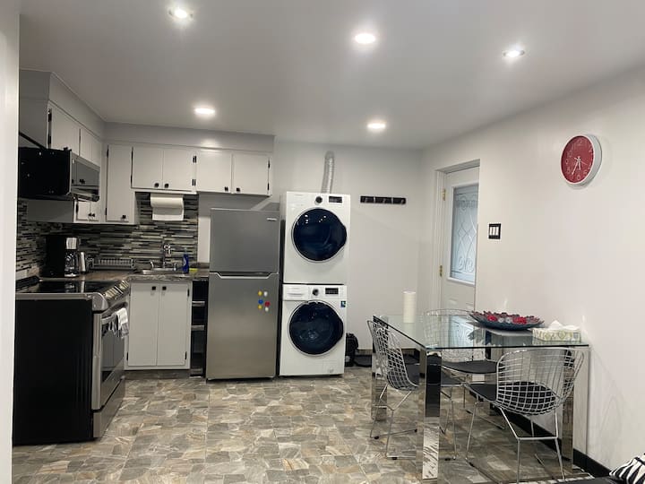 Lovely 1 Bedroom, Renovated Apartment In Laval - Laval