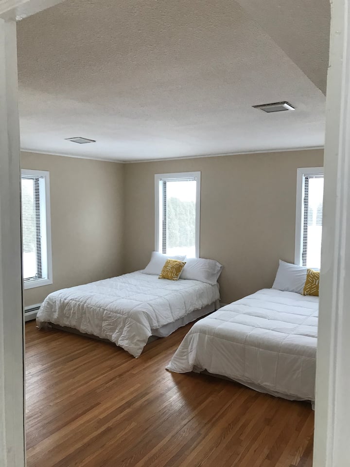 *Plymouth*great Location* Great For Big Groups! - Wayzata, MN