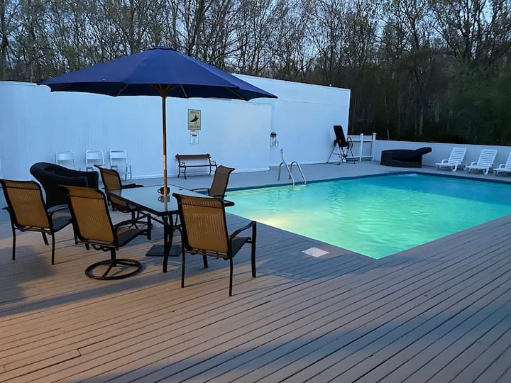 Large Contemporary For Your Enjoyment - Sag Harbor, NY