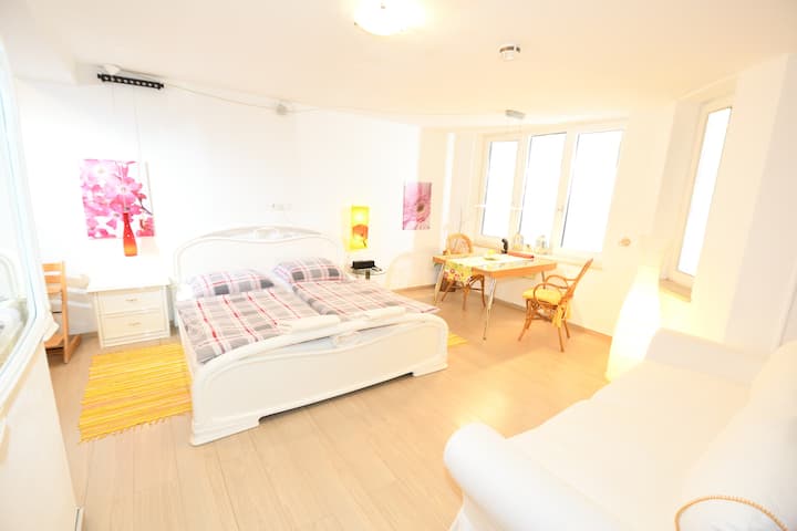 Quiet Room, Own Bath + Entrance, 20 Min To Center - Planegg