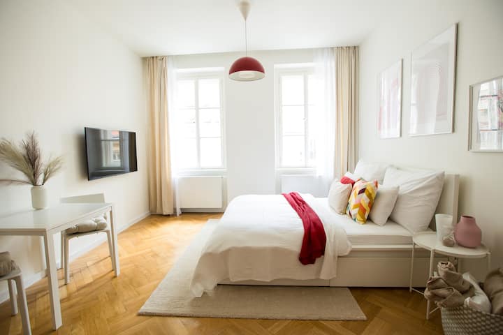 Sarah And Jan's Soukenicka Studio - Prague