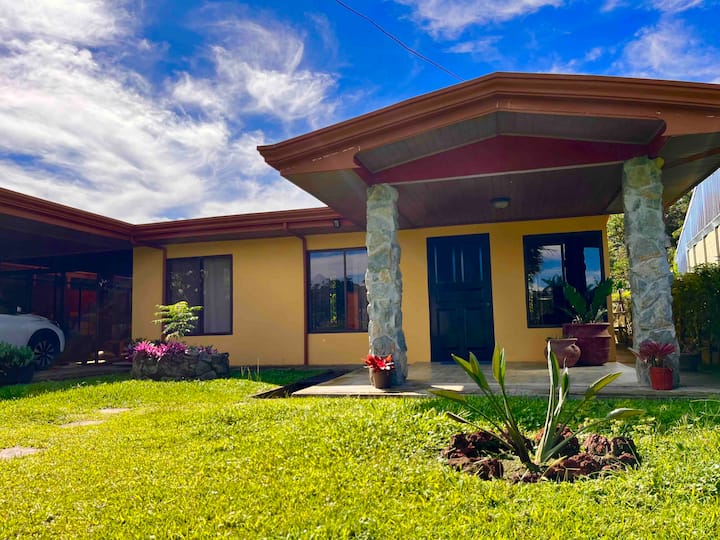 Casa Céntrica Con Espacios De Luz Y Vegetación. - San Vito
