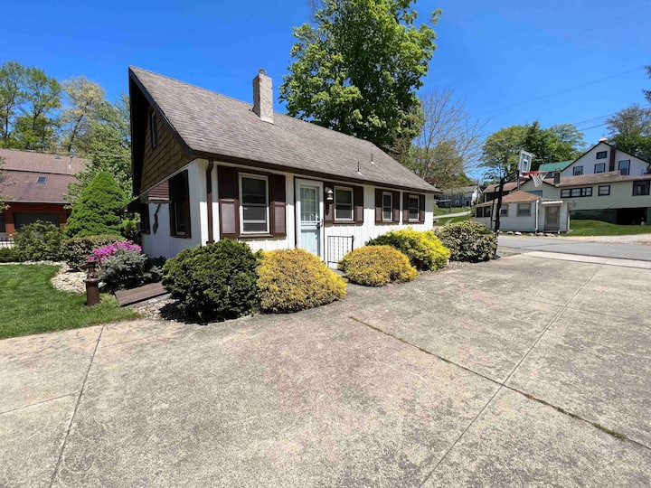 Conneaut Lake Cottage With A Lake View - Conneaut Lake, PA