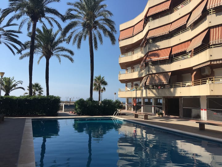Appartement Avec Piscine & Accès Direct à La Plage - Salou