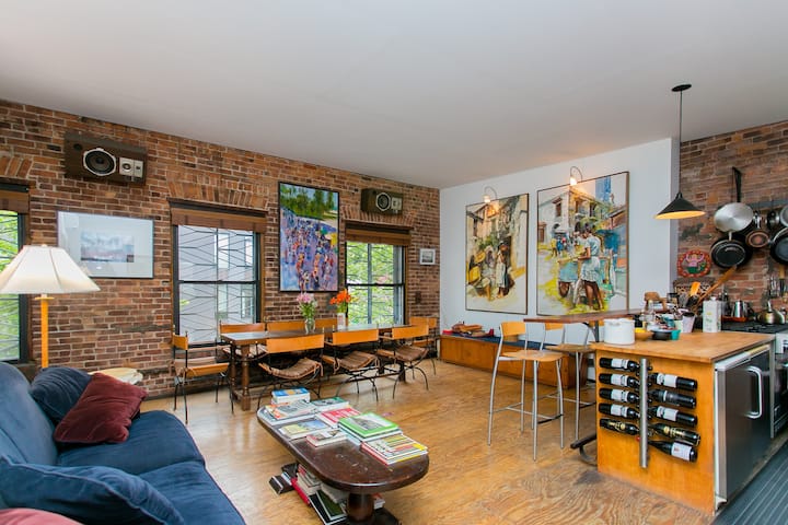 Sunny Williamsburg Artist's Loft - New York City
