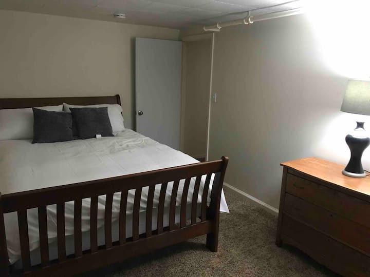 Adorable 2 Bedroom Apartment Close To Cfd - Cheyenne, WY