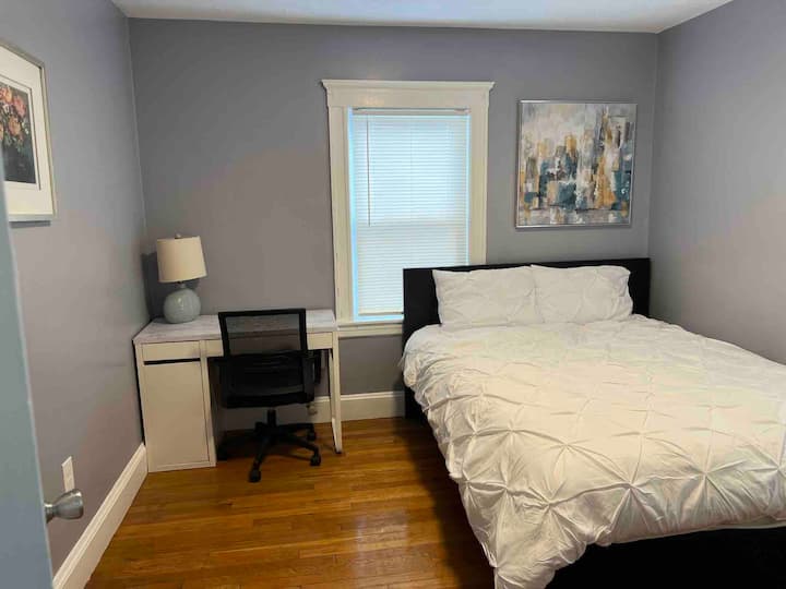 One Bedroom With Parking, 6 Minutes Walk To T - Quincy, MA
