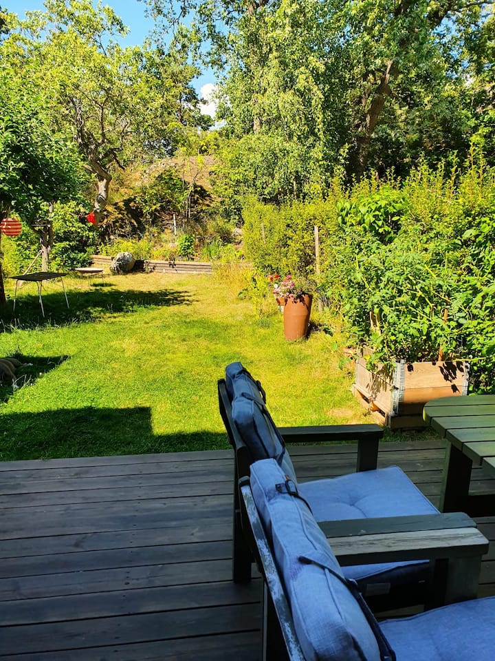 Mysigt Rum Med Tillgång Till Fin Trädgård. - 斯德哥爾摩