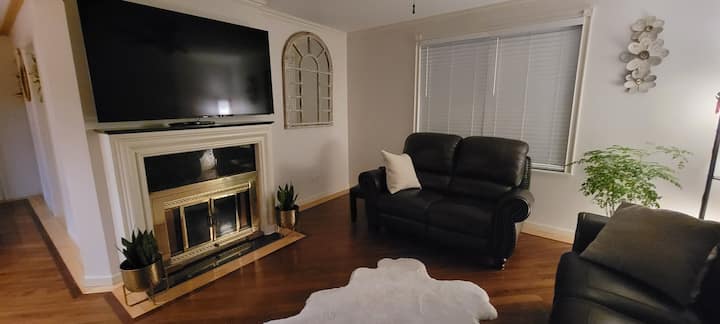 Room With Lorrie
Private Bedroom Sleeps Up To 2 - Staten Island, NY
