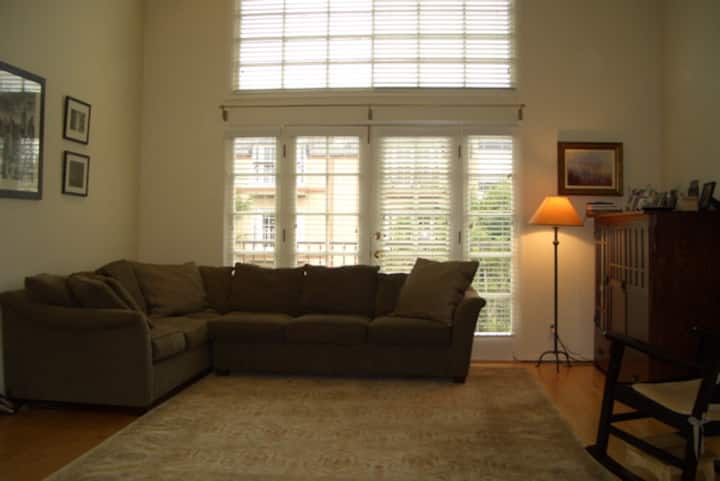 Entire Condo Available - Los Angeles, CA
