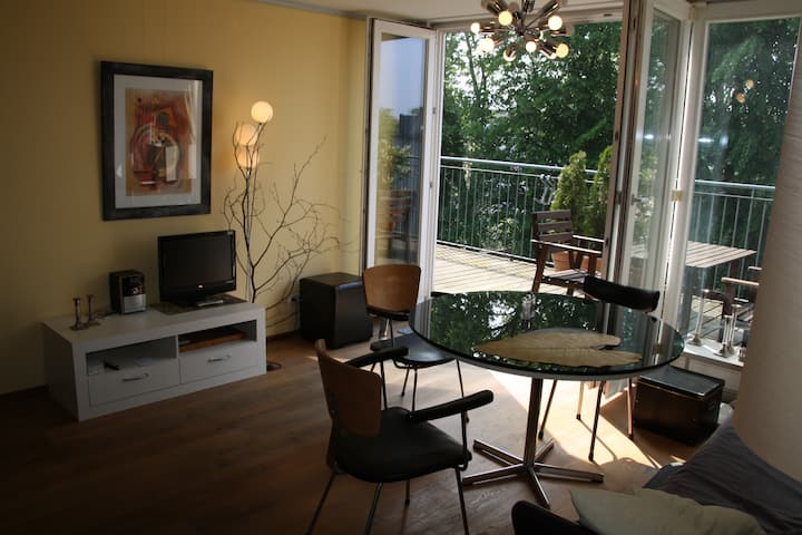 2 Bedrooms, Living-kitchen, Terrace - Düsseldorf