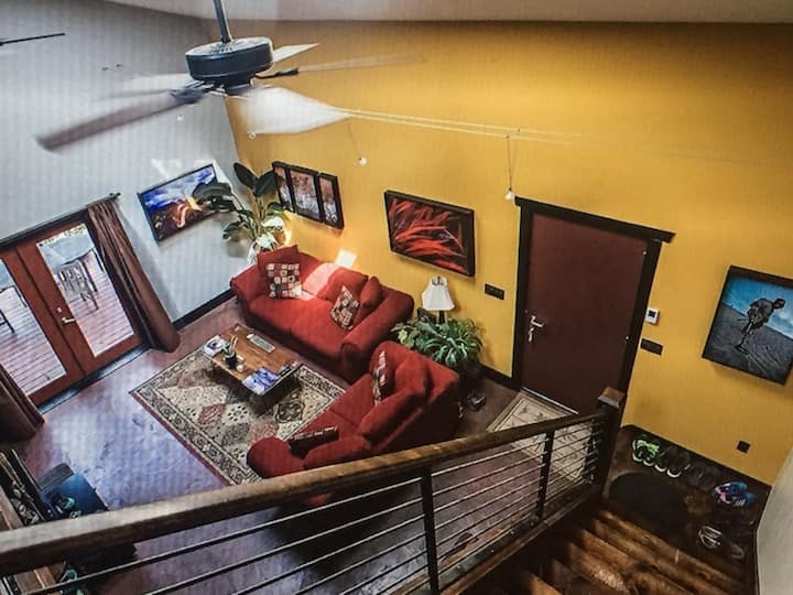 A Warm And Cozy Apartment With A Attic - ブルックス