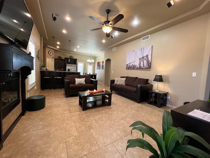 Spacious Home Away From Home - El Paso, TX