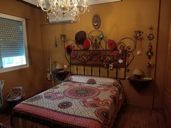 Habitación De Matrimonio ,Cama 1,35 Cm, Con Baño - Ciudad Real