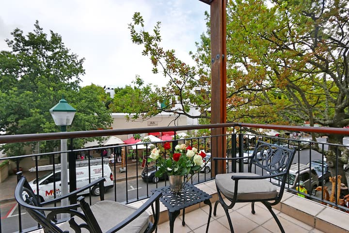 Old Town Apartment With Balcony - Kylemore