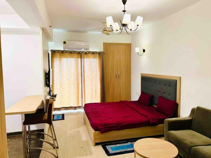 Crescent By Noida Studios - Noida