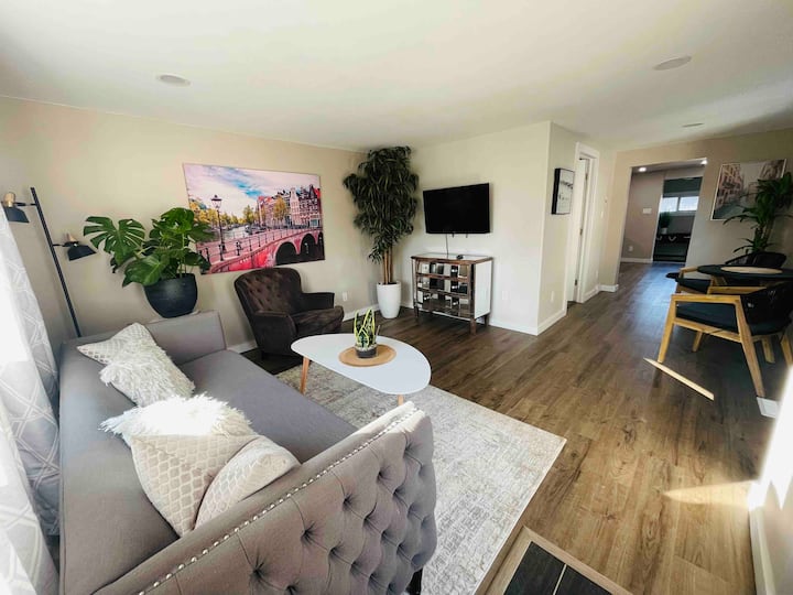 Stylish 2 Bedroom Home, Central Location - Thunder Bay