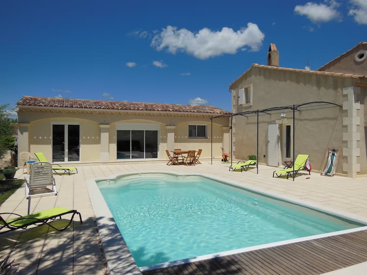 Logement Récent. Piscine Chauffée. - Eygalières