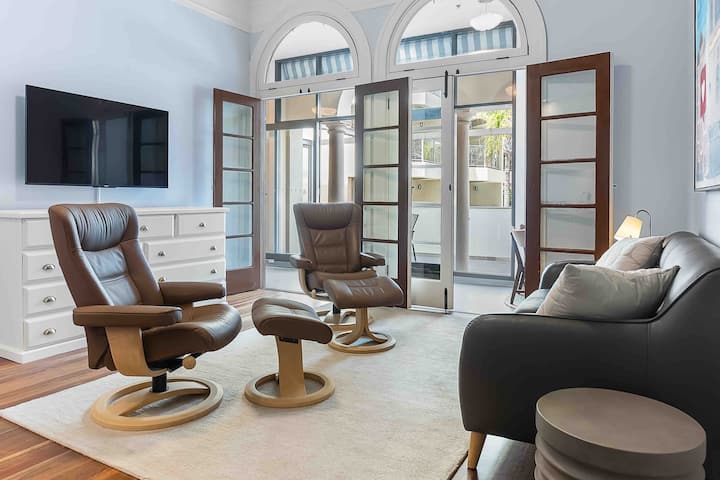 Iconic Beachfront Apartment - Manly