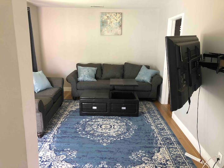 Cozy 2 Bedroom Apartment In A Residential Home - Bellflower, CA