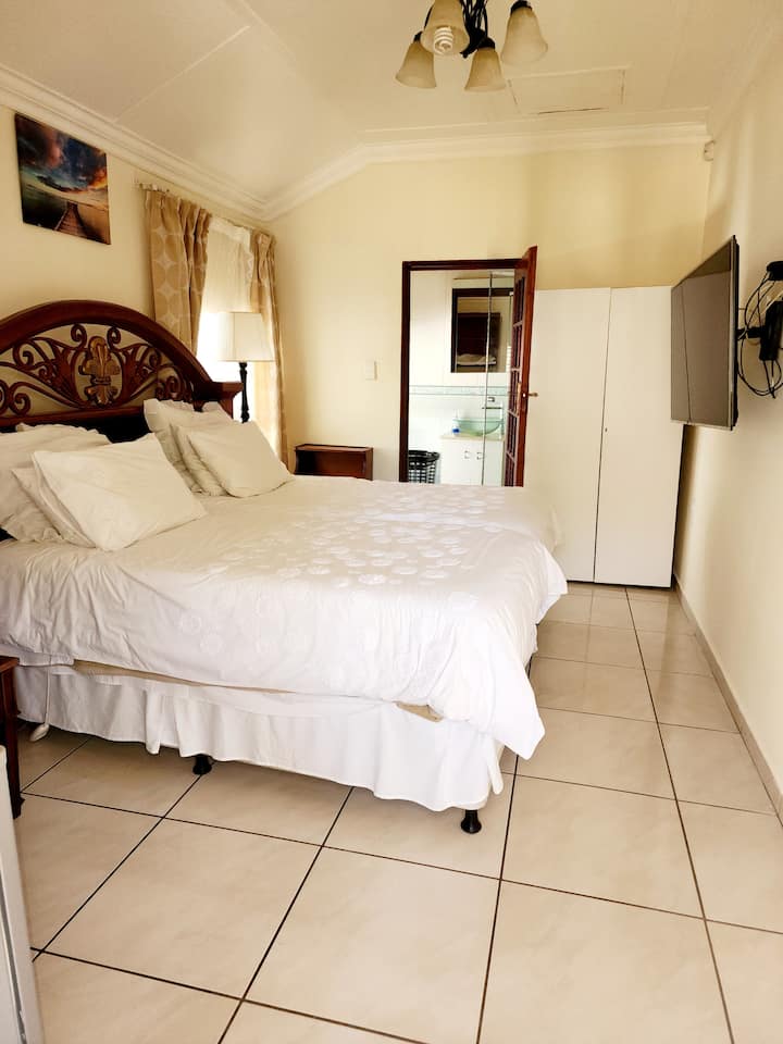 The Silver Room With A Garden View - Johannesburg