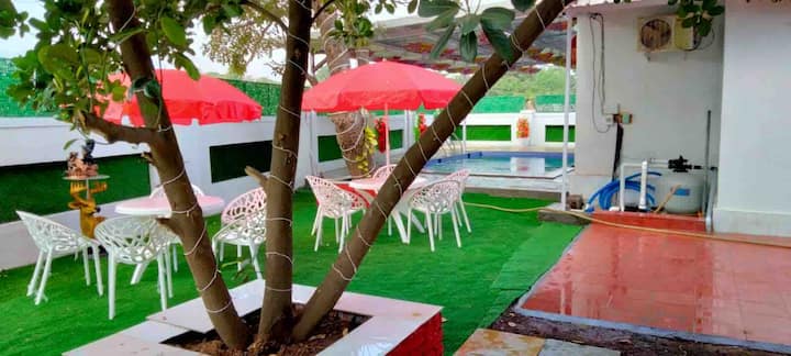 The White House Retreat - Matheran
