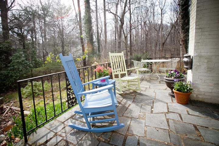 Sunny Garden Apartment - Charlottesville, VA