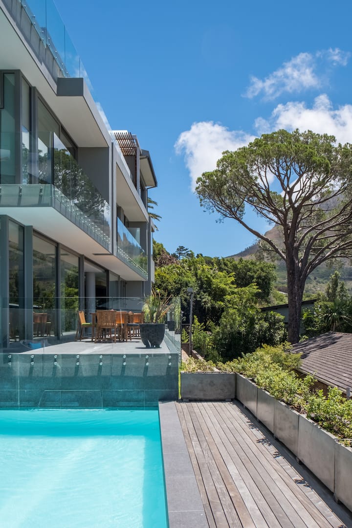 Luxury Villa Higgovale 360° Views | Solar Backup - Cape Town
