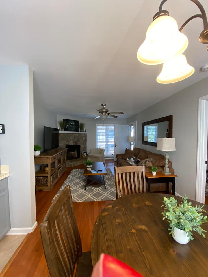 Cozy 2nd Floor Unit/walk Downtown-pets<35lbs - Blowing Rock, NC