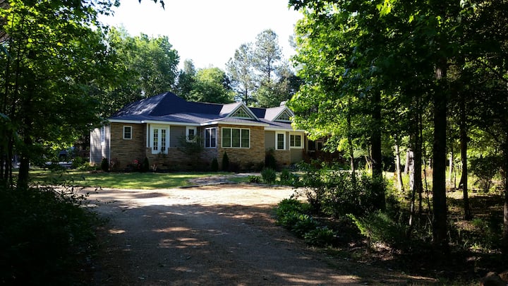 Designer Home In Athens Woods - Athens, GA