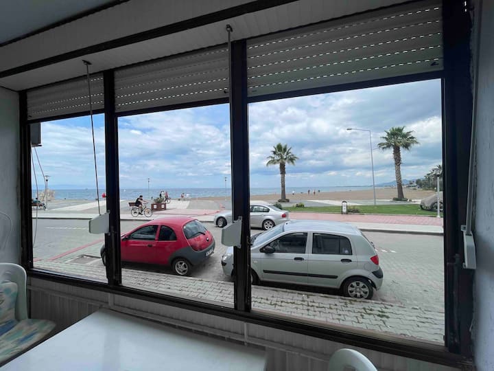 Dikili Sahilde Denize Sıfır Eşyalı Kiralık Yazlık - Bademli