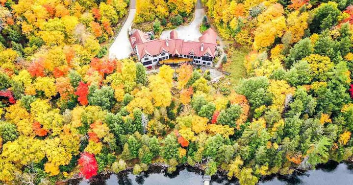Luxurious 5-br Estate On Private Lake - Mont-Tremblant