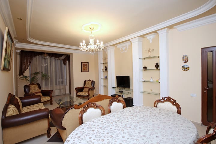 Three Bedroom Apartment In The Center Of Yerevan - Yerevan