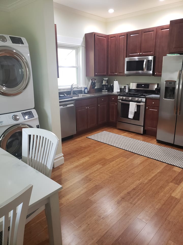 2 Bedroom Apt Hot Logan Square By Blueline Train, - Chicago, IL